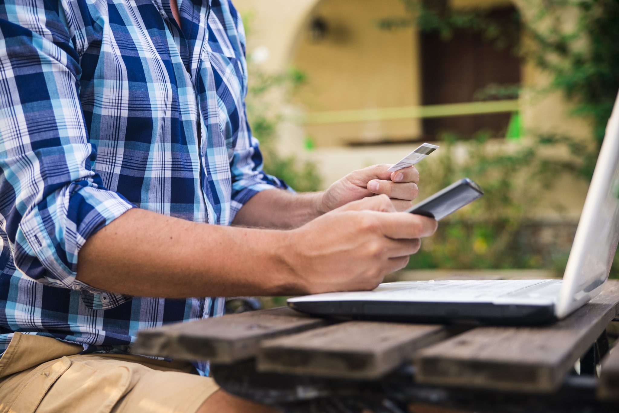 Manual Credit Card Processing: How to Charge a Card Manually | Vellis